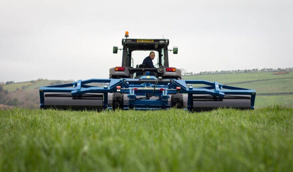 Hydraulic Folding Roller – Naas Farm Machinery